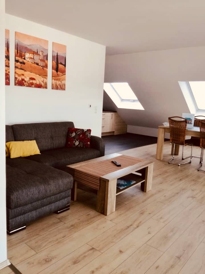 Geschmackvolle Dachwohnung (124) - Walldorf
