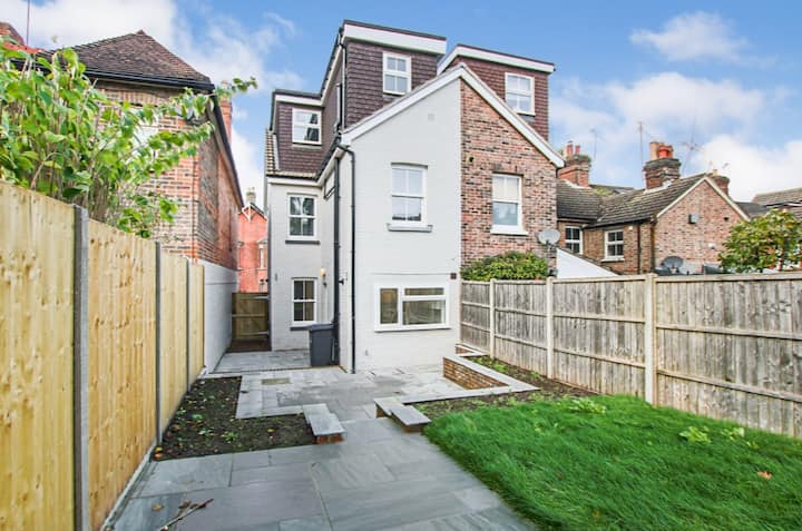 Sahara Rose, Cozy Central East Grinstead Home - West Sussex