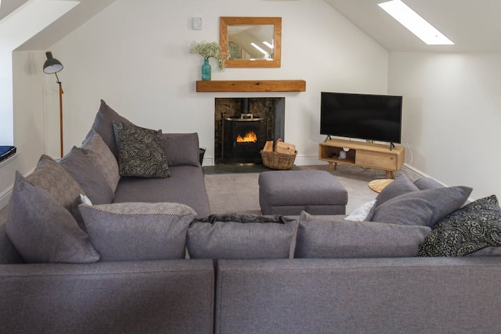 Stroan: Luxury Dog-friendly Cottage, New Galloway - Clatteringshaws Loch
