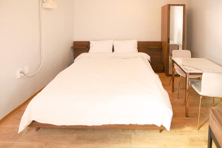 Center Seoul* Seoul Tower/ Studio Entire Flat - 효자동