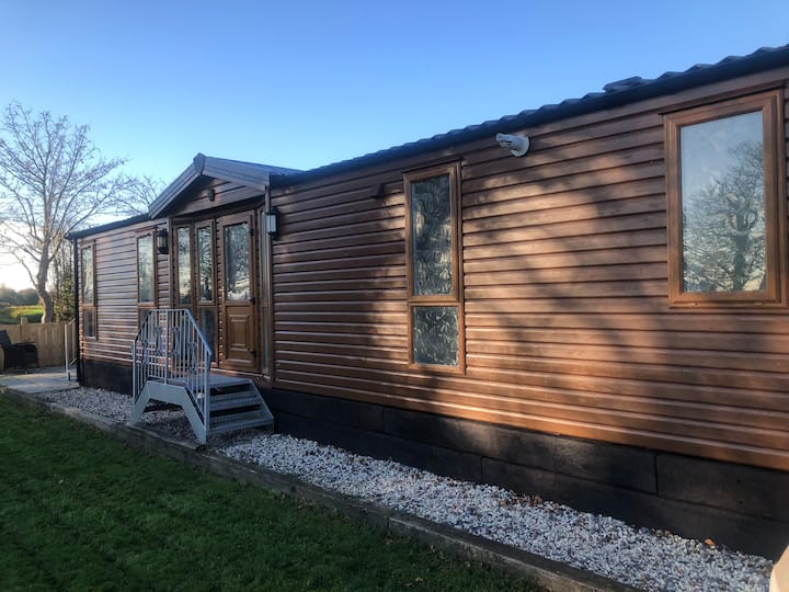 Wooden Lodge Very Rural Lots Of Birds And Wildlife - Burnham-on-Sea