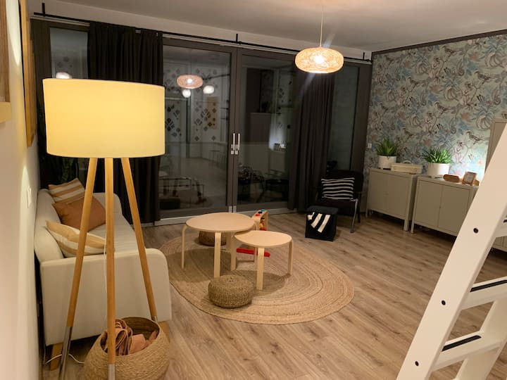 Monkey Suite - Budapeste