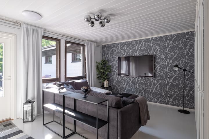 A Cozy Retreat With Fireplace And Sauna - Helsinki Airport (HEL)