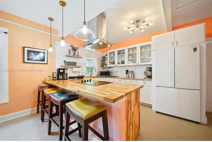 Lush Wynwood Tropical | Fast Wi-fi + Parking - Miami