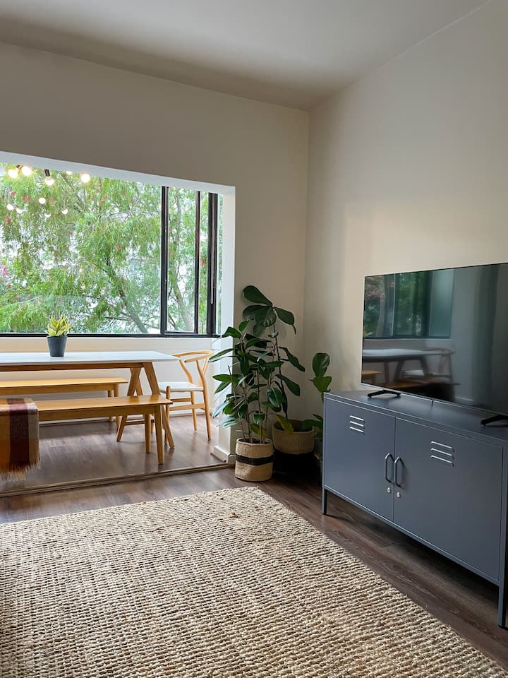 Tranquil Tamboerskloof Apartment - Camps Bay