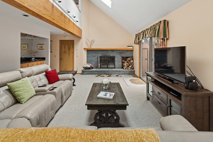 Large Stowe Condo With Game Room - Stowe, VT