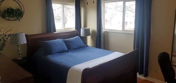 Peaceful Private Bedroom Shared Bathroom. - Golden, CO