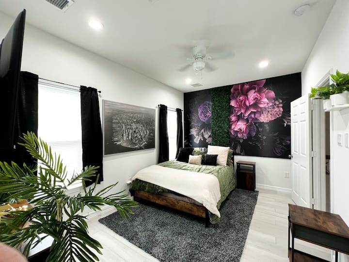 Electrify Your Stay At Neongarden! - Houston, TX