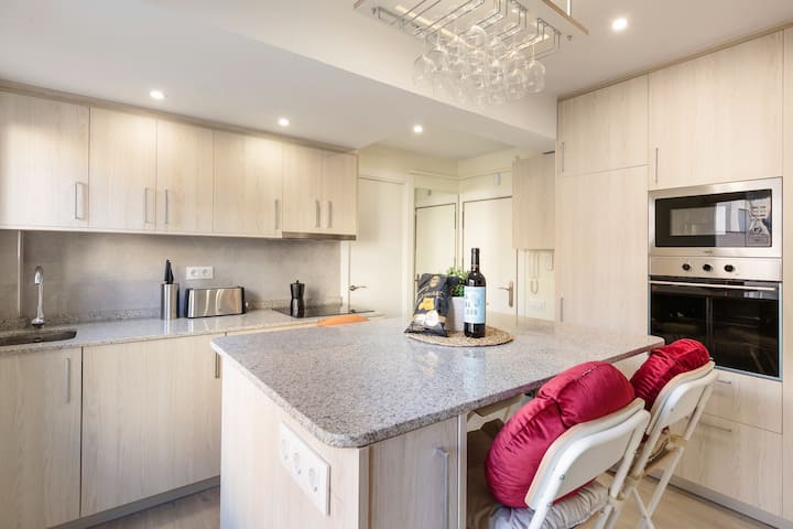 Gp43 - Beach 2 Min - 2 Bedroom, 3 Workspaces - Barcelona