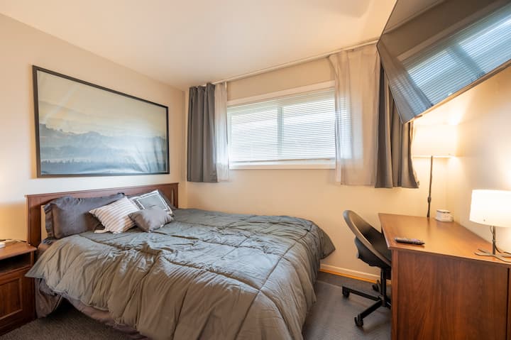 Private Bedroom With Shared Bathroom (Non-corner) - Arlington Heights, IL