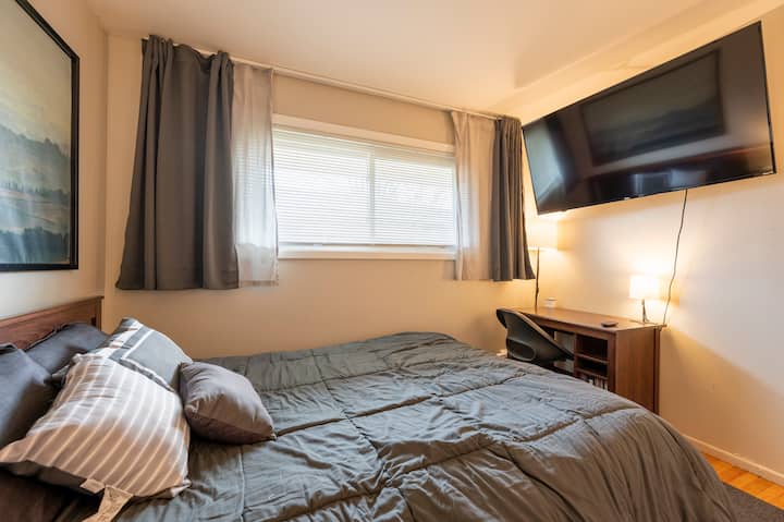 Private Bedroom With Shared Bathroom (Non-corner) - Arlington Heights, IL