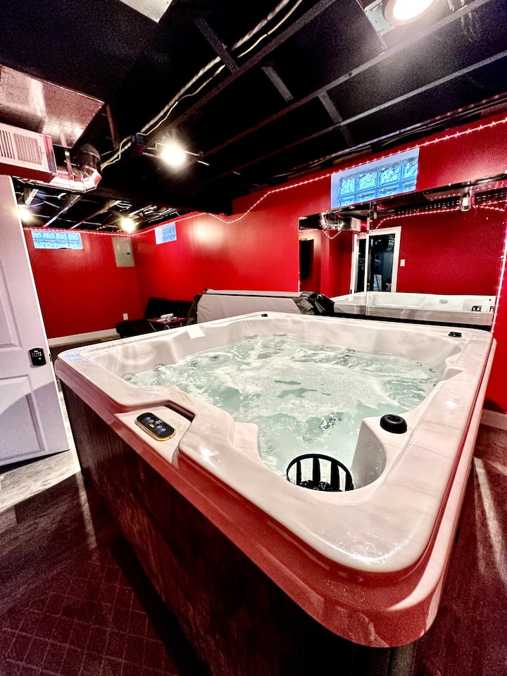 Cozy Hot Tub Destination
(A Quiet Getaway) - Détroit, MI