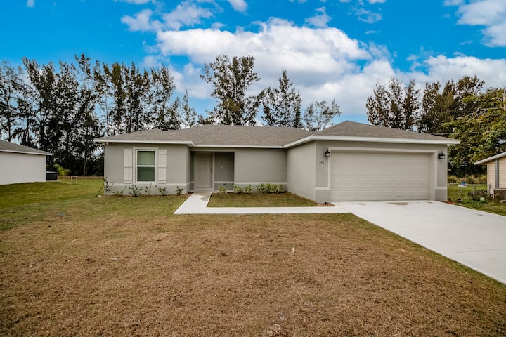 Brand New 2022 Home In Palm Bay. - Palm Bay, FL