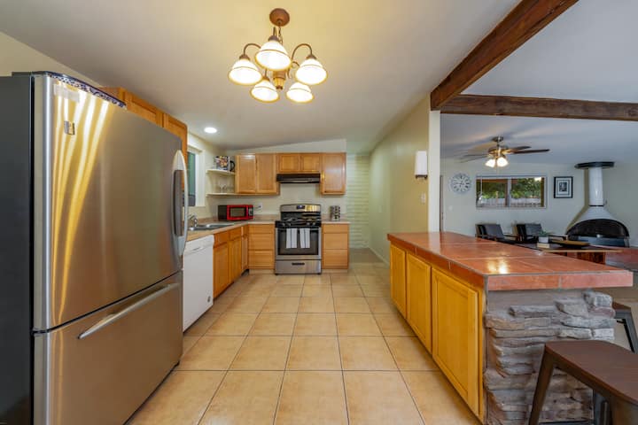 A Mountain | 3 Br | 2 Ba | Fenced | Near Congress - Casino Del Sol