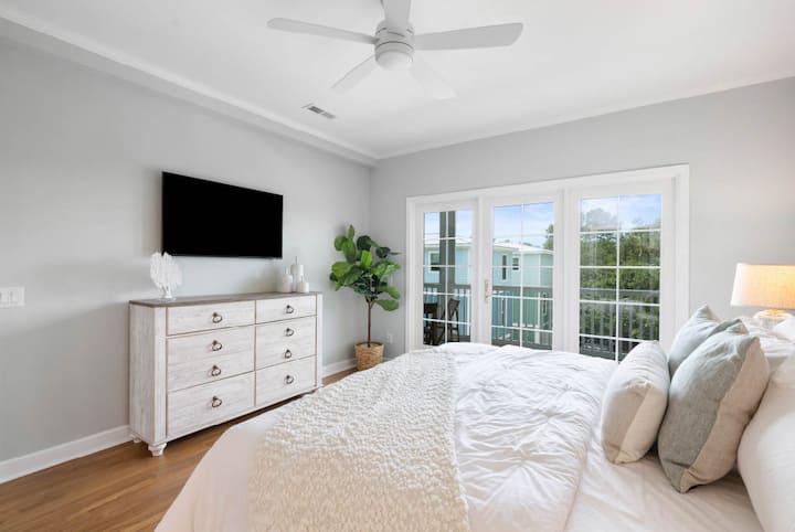 Charleston’s Folly! 2 King Bed Suites! - Folly Beach, SC