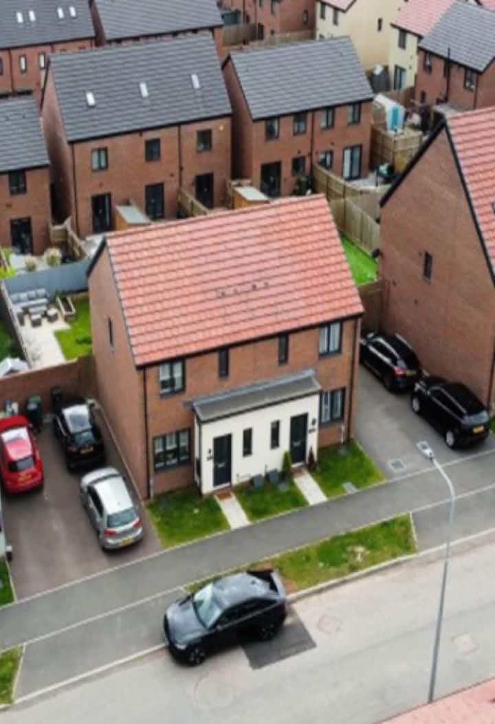 Spacious Room In New Built House - Cardiff