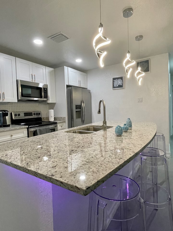 Glamorous Home Near Everything! - Orlando, FL