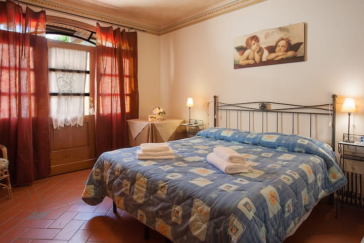 Double-quadruple Room In Vinci - Private Bathroom - Vinci