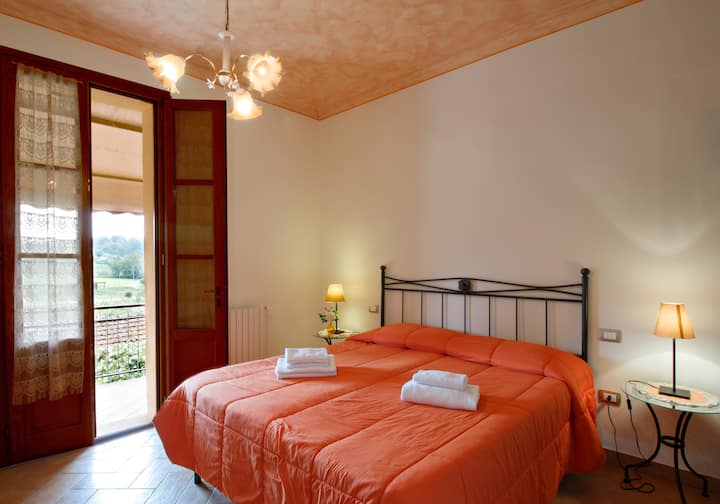 Double Or Triple Room In Vinci, Private Bathroom - Vinci