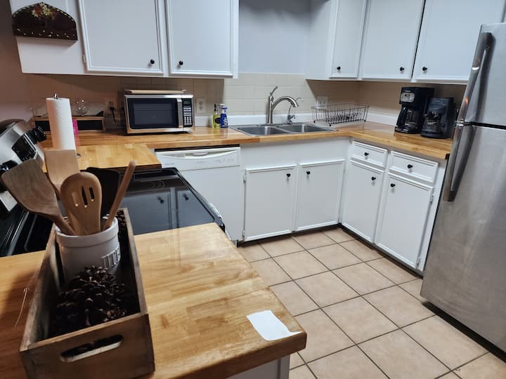 The Lighthouse - Big 2 Bedroom Townhome, Backyard - Corpus Christi, TX