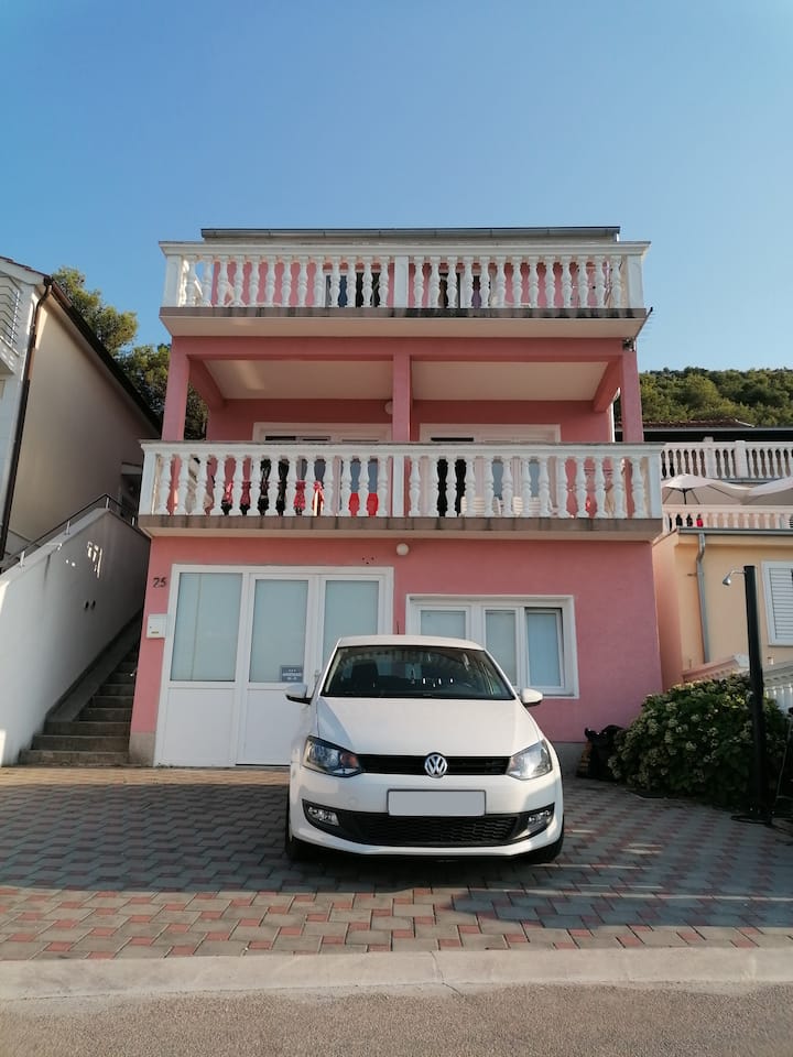 Family Apartment By The Sea (Second Floor) - Primošten
