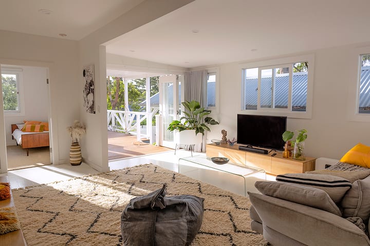 Newport Garden Beach Cottage - Scotland Island
