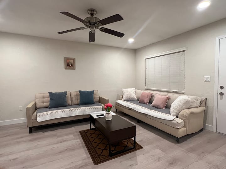 全新现代2房2厅1卫全厨房时尚之家 - West Covina, CA