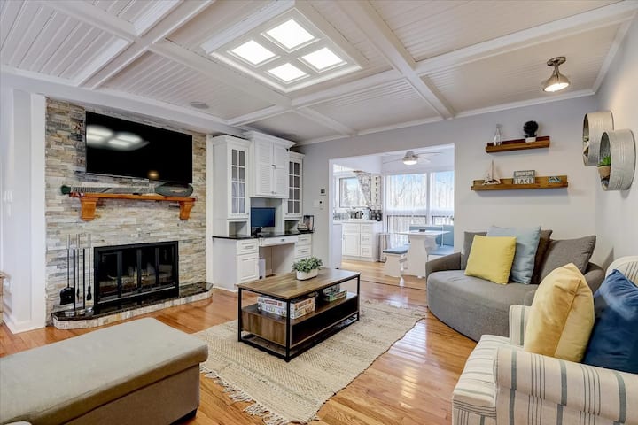 Lakefront Getaway On Lake Lanier W/ Boat Dock - Lake lanier, Cumming