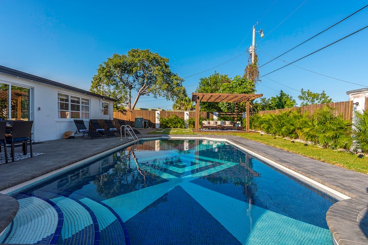 Retreat Oasis & Pool With Gazebo - Palm Beach Gardens, FL