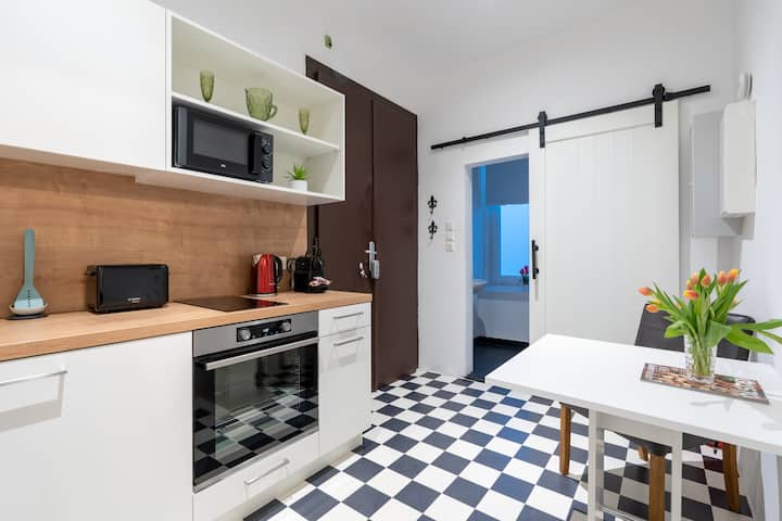Hm | Practical 1br Flat By Center - Vienna