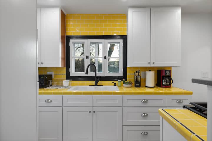 No Airbnb Fees! Cleaning Fee Only 2bedroomdowntown - Black Hawk, SD