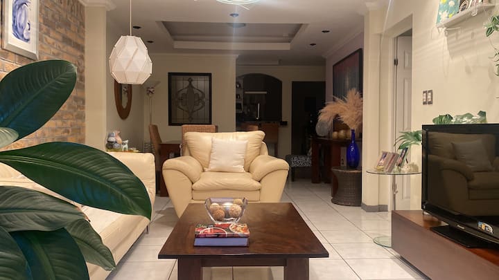 Habitación Ubicada Entre “San Benito Y La Mascota - San Salvador