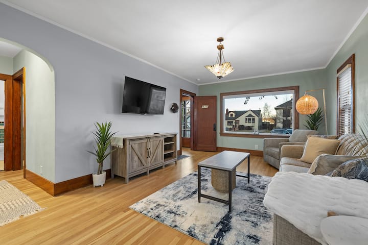 Downtown, 2bedroom, 2 Bath, Beautiful Apartment! - Rapid City, SD