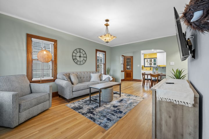 Downtown, 2bedroom, 2 Bath, Beautiful Apartment! - Rapid City, SD