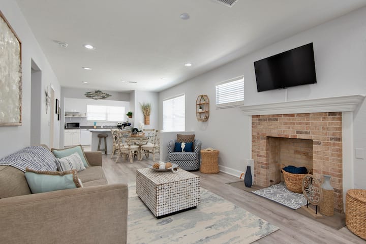 Spacious | 5 Min Walk To Downtown | Next To Trail - Dunedin, FL