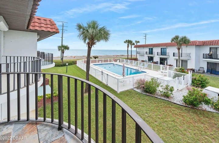Peaceful Beachfront Getaway - Flagler Beach, FL