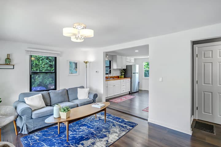 Long Stays | Wifi | Large Fenced Yard - Tacoma, WA