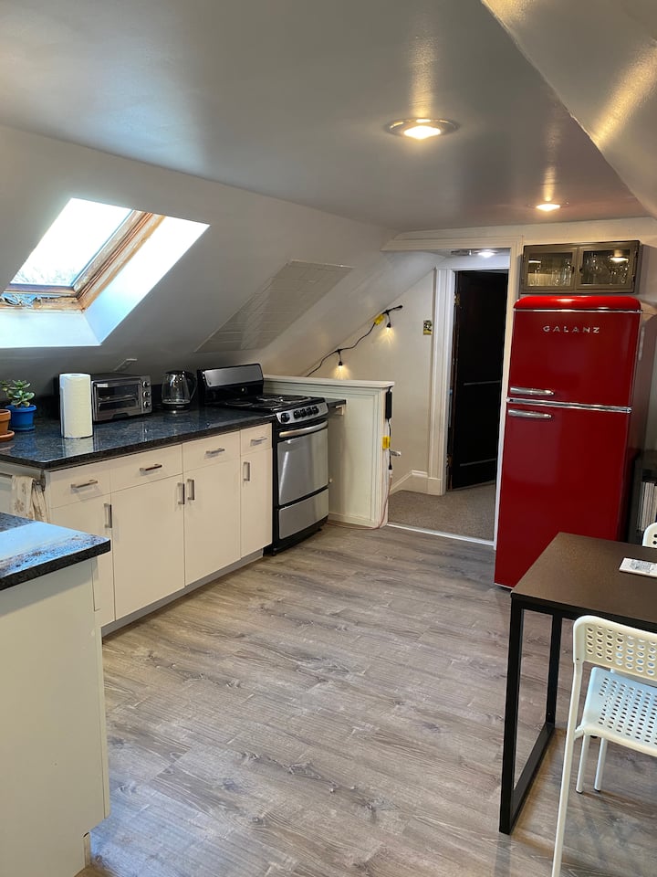 Fairies Nest (Full Unit W/ Desk & Kitchen) - Harvard University,Cambridge