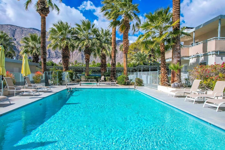 Villa Hermosa Getaway-walk To Downtown - Palm Springs, CA