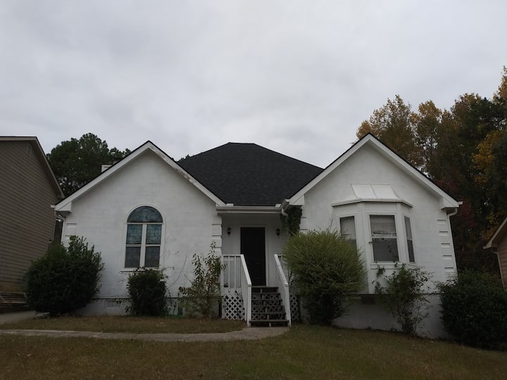 House With Both Privacy And Convenience. - Duluth, GA