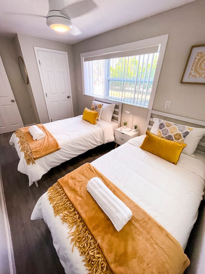 2 Bed 1 Bath 1 Pet Friendly / Downtown Unit 2 - West Palm Beach, FL