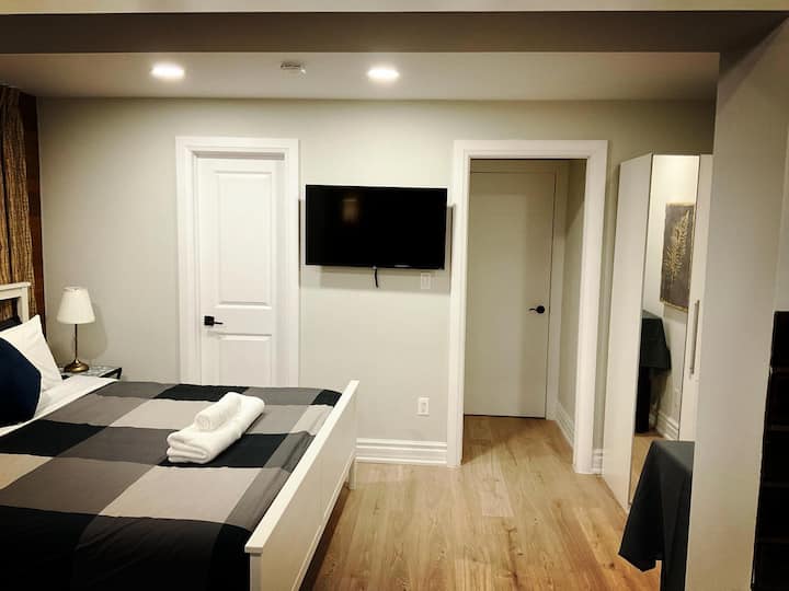 Serviced Deluxe Famlily Suite (L6n) - Toronto, ON