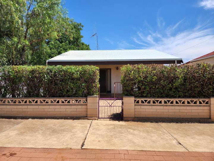 The House With The Purple Gate - Broken Hill