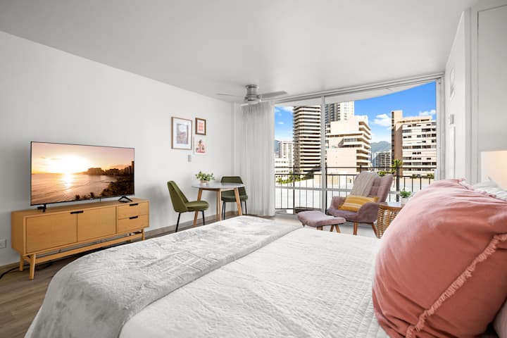 0993 • Studio Ilikai Marina W/ Mauka Views - 카일루아