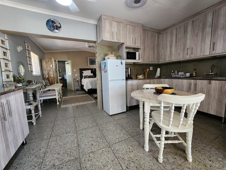 Nyati Garden Cottage - Shelley's Sleepover - Sun City