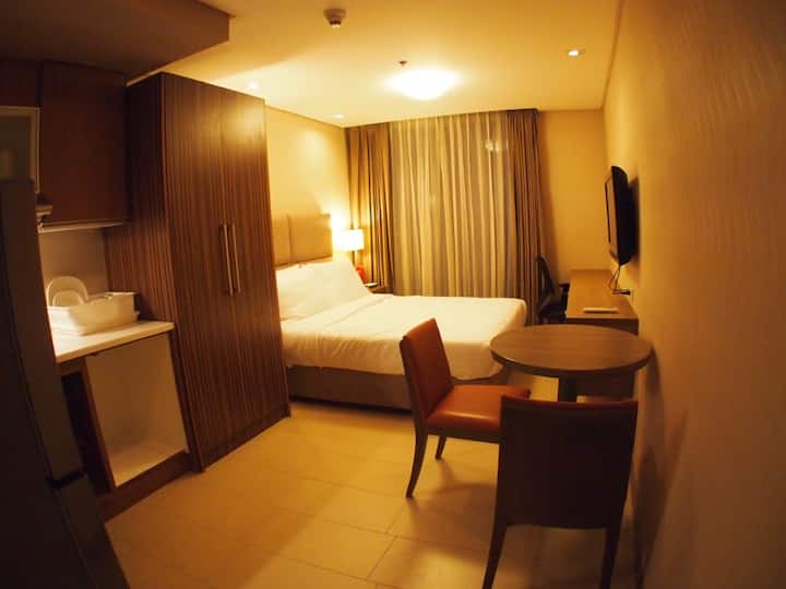 Cozy Boutique Condo Nearby Century Mall & Resto - Makati