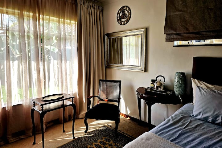 Group Accommodation, 6 To 12 Pax, Private Suites - Germiston