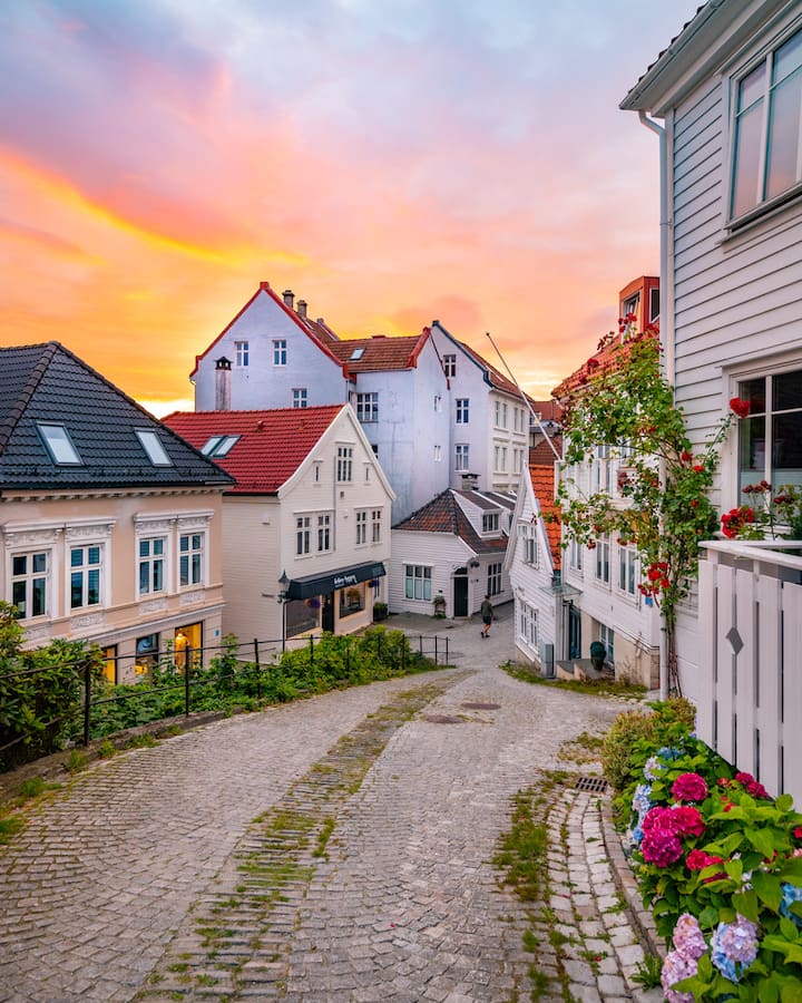 Historical House From 1850 In The Heart Of Bergen - Bergen