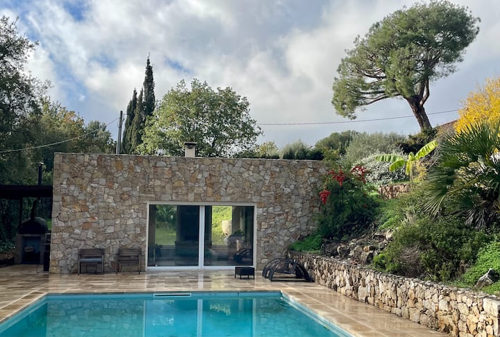 Studio Dans Propriété De 3000m2 Jardin Clos. - Biot