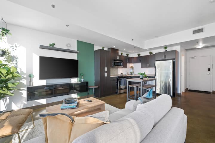 Best Location | Skyline Oasis | Free Parking! - Calgary